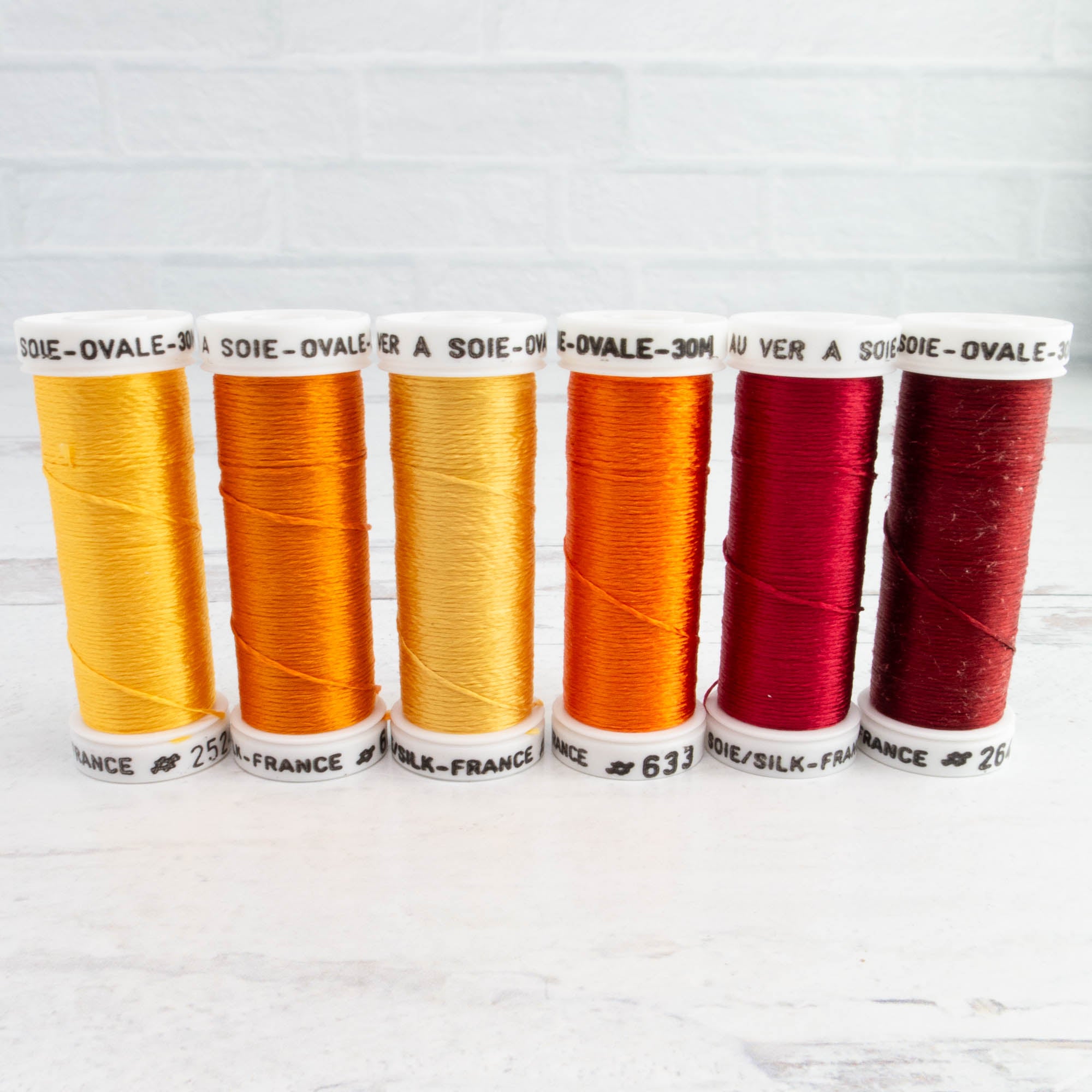 Au Ver A Soie Soie Ovale Filament Silk Thread Set - Sunset – Snuggly Monkey