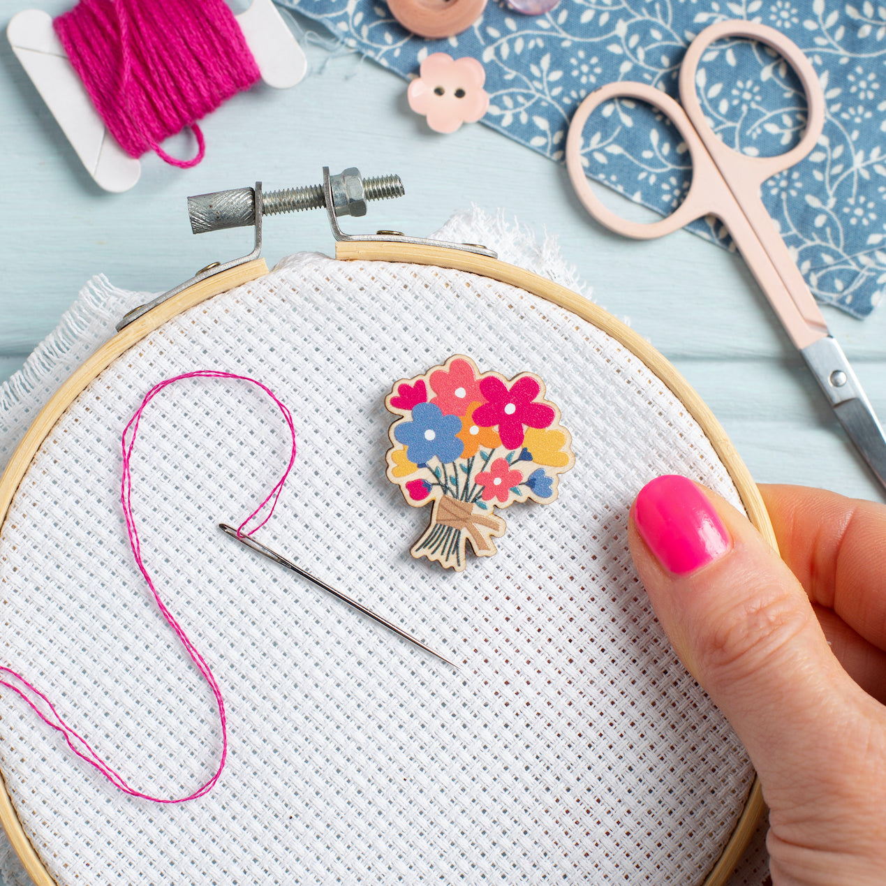 Flower Posey Wooden Needle Minder – Snuggly Monkey