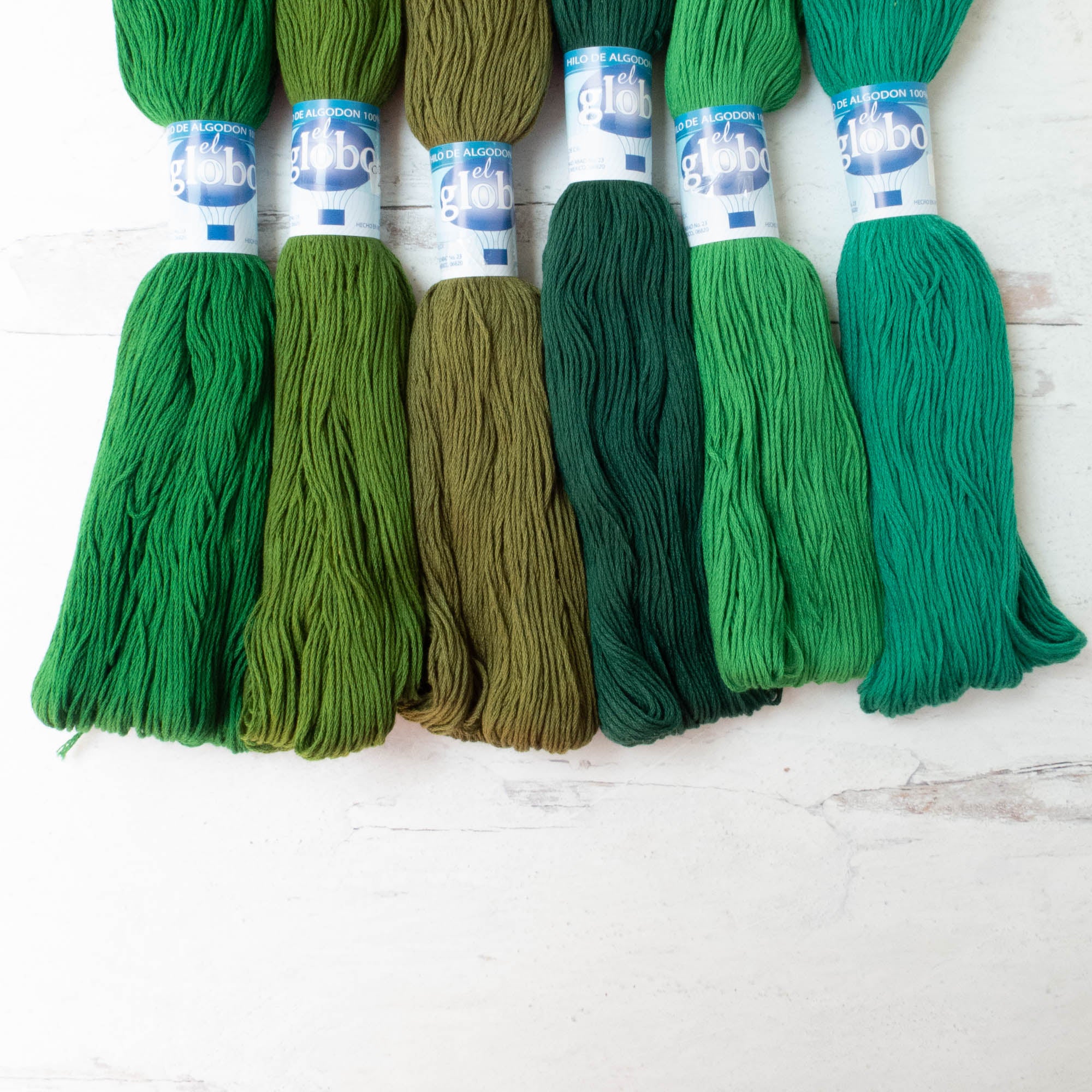 Hilo Vela El Globo Embroidery Thread - Dark Greens – Snuggly Monkey