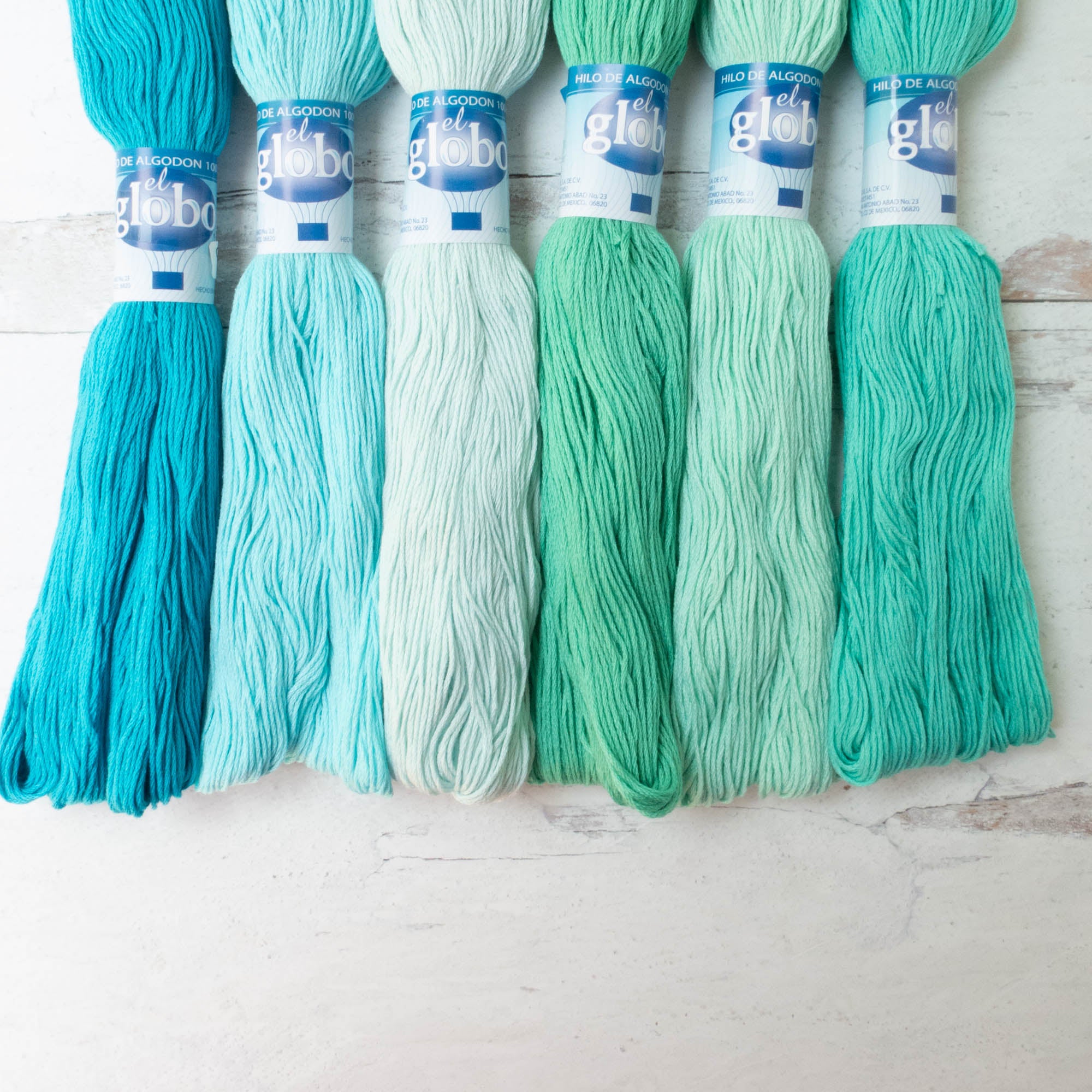 Hilo Vela El Globo Embroidery Thread - Light Blues – Snuggly Monkey