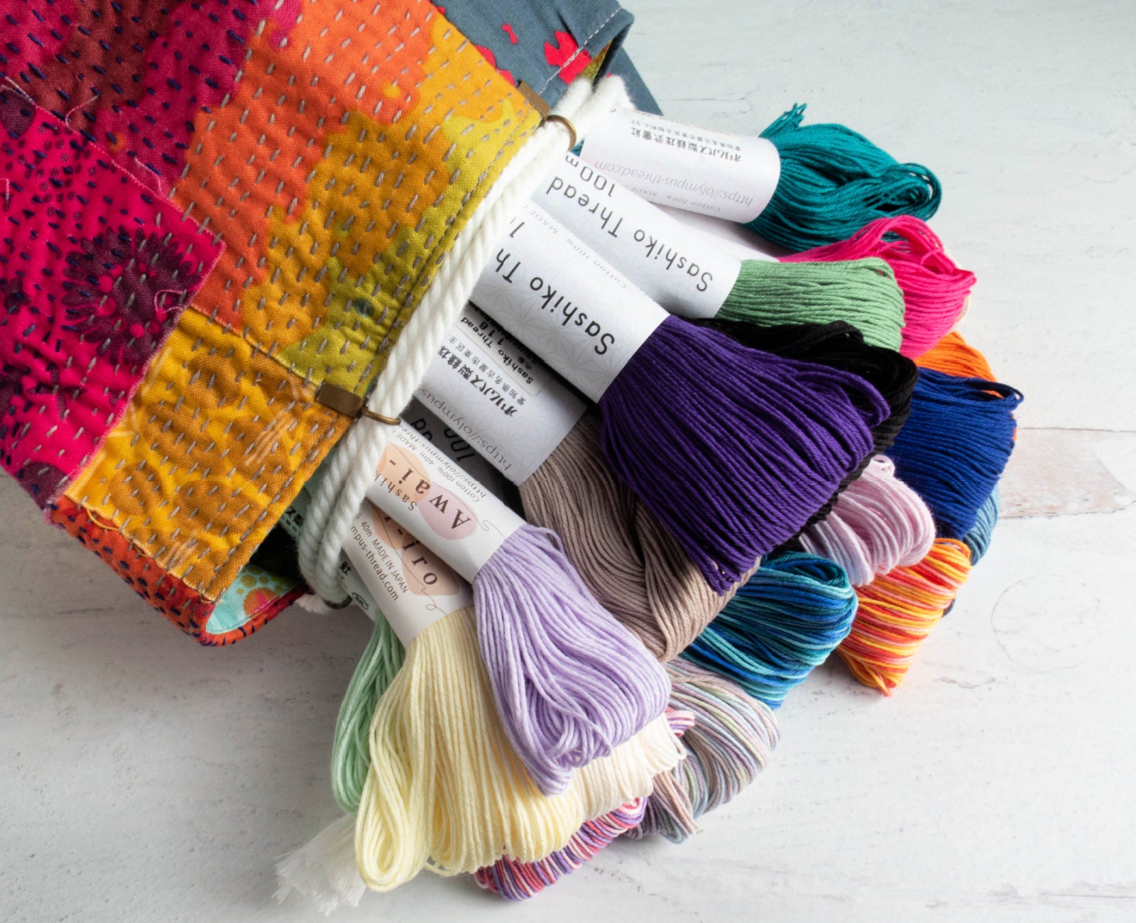 Hilo Vela El Globo Embroidery Thread - Dark Greens - Snuggly Monkey