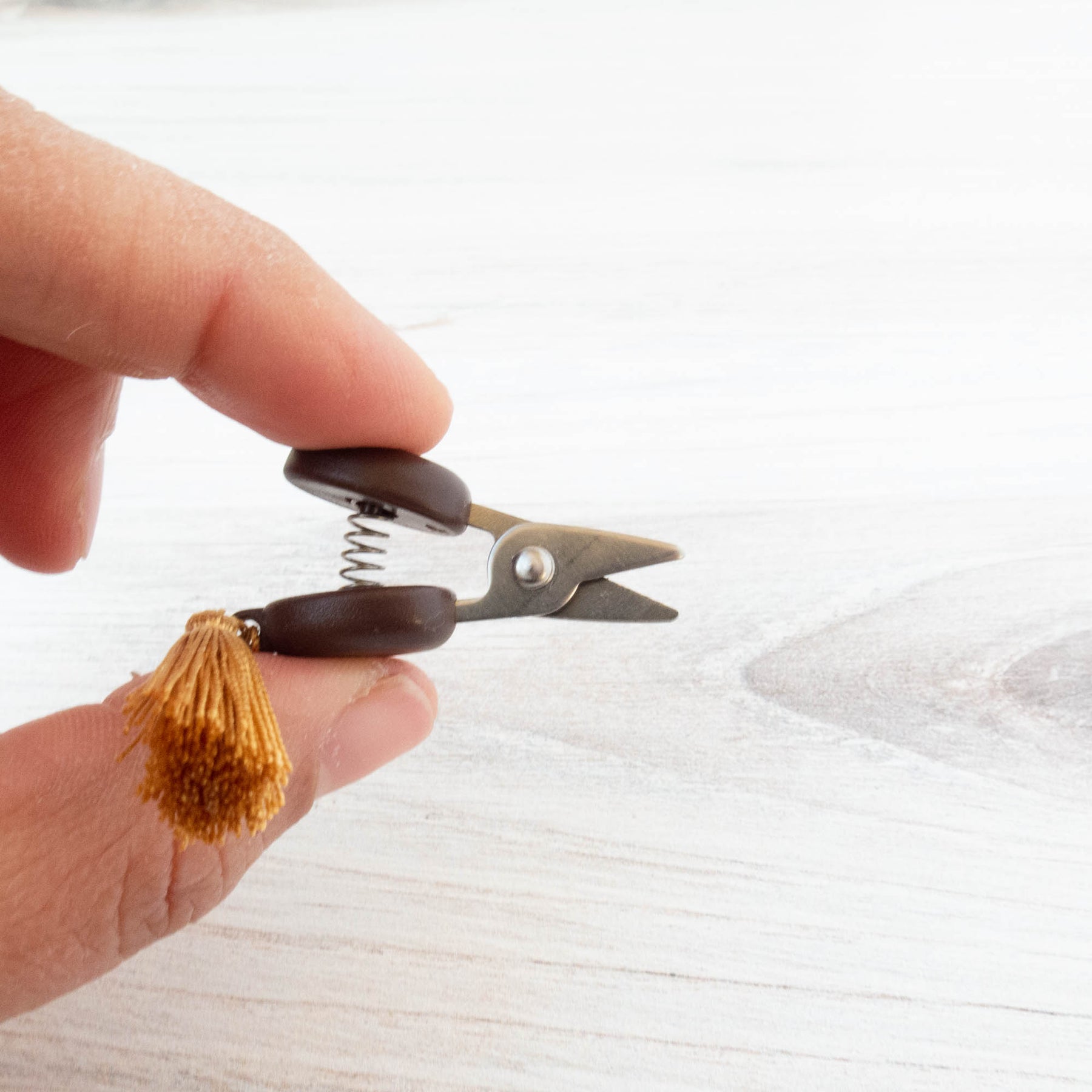 Mini Japanese Thread Snips with Leather Sheath – Snuggly Monkey