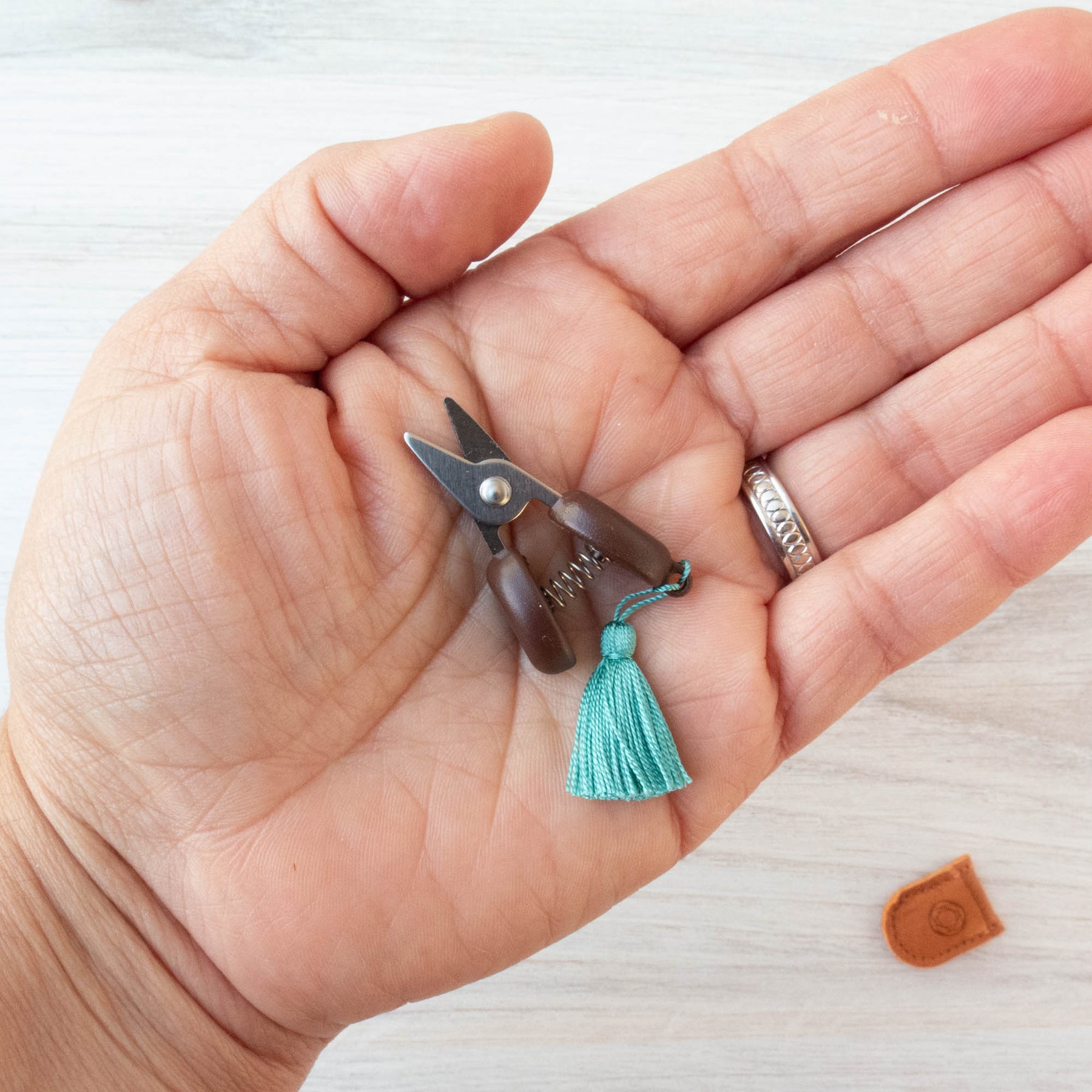 Mini Japanese Thread Snips with Leather Sheath – Snuggly Monkey