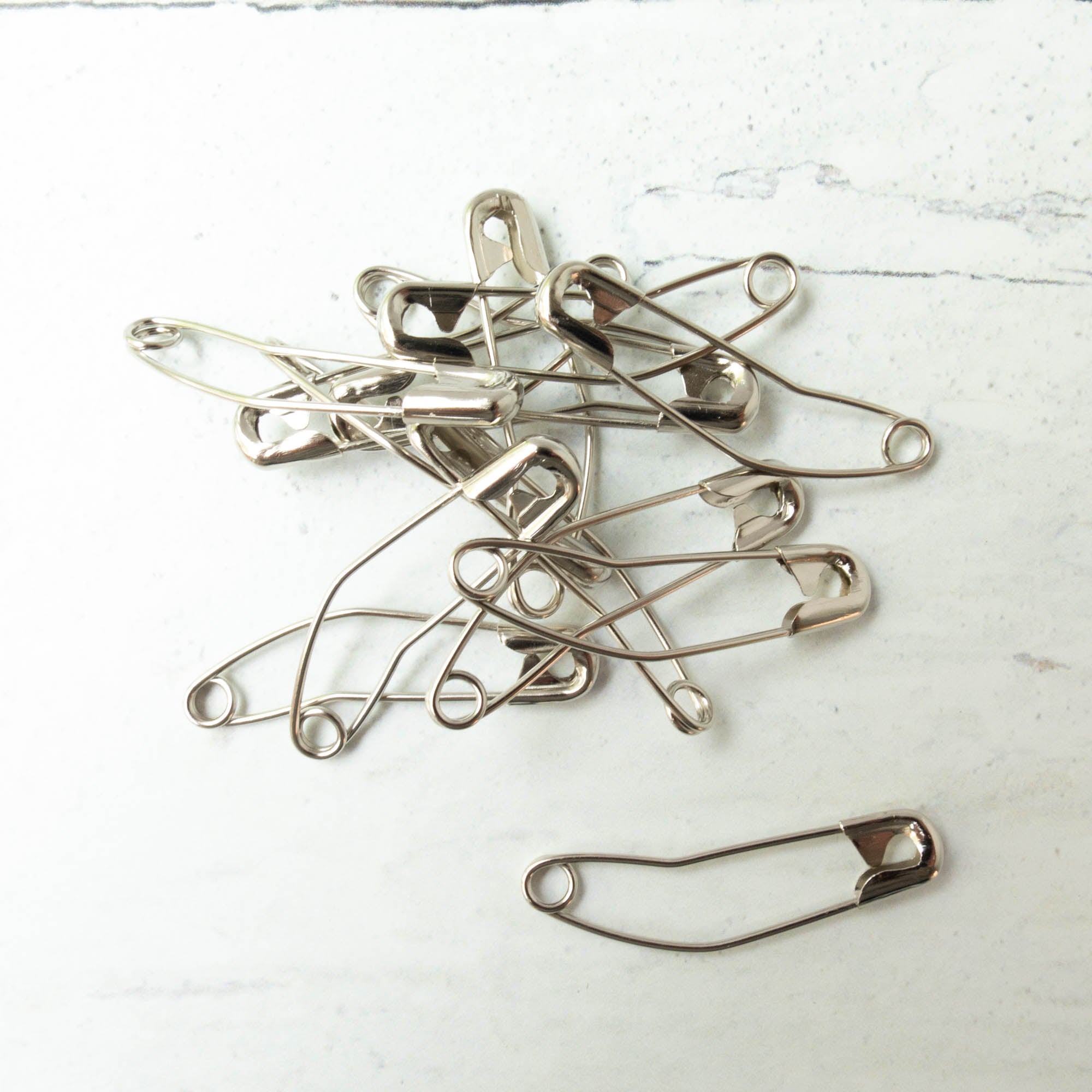 Bohin Curved Safety Pins (Size 2) - Snuggly Monkey