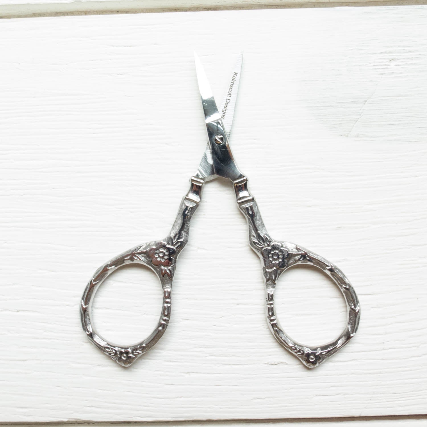 Tudor Rose Embroidery Scissors - Snuggly Monkey